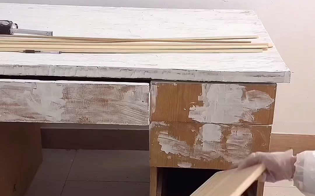 【家具翻新】改造翻新被丢弃的旧书桌柜,