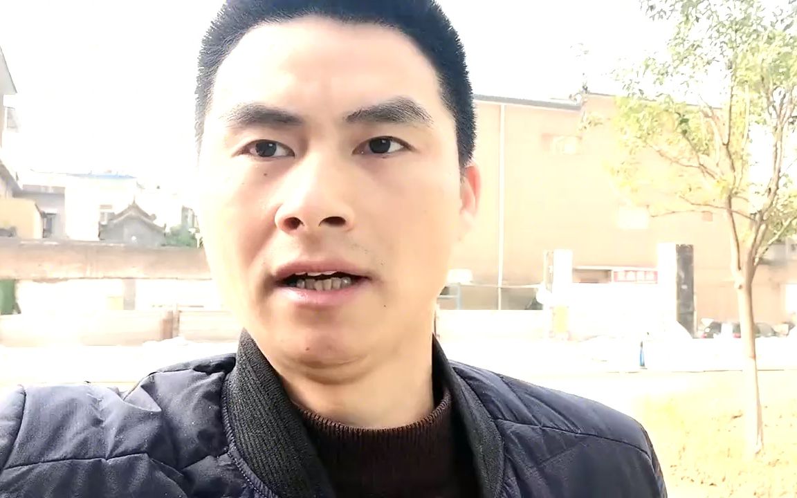 瓷砖碰坏了交不了工，找了瓷砖修复师傅现场修补，修完找不到瑕疵