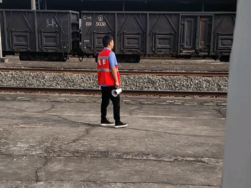 早期摄影:5612次公益性慢火车进白沙站(2023.10.21)