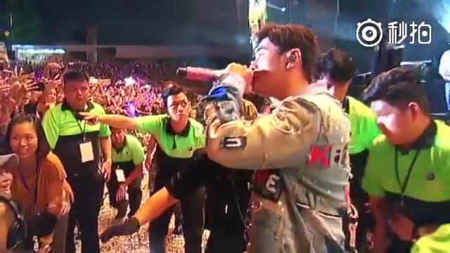 【周杰伦】地表最强演唱会大型喂鱼现场《告白气球》 (部分官方视角...