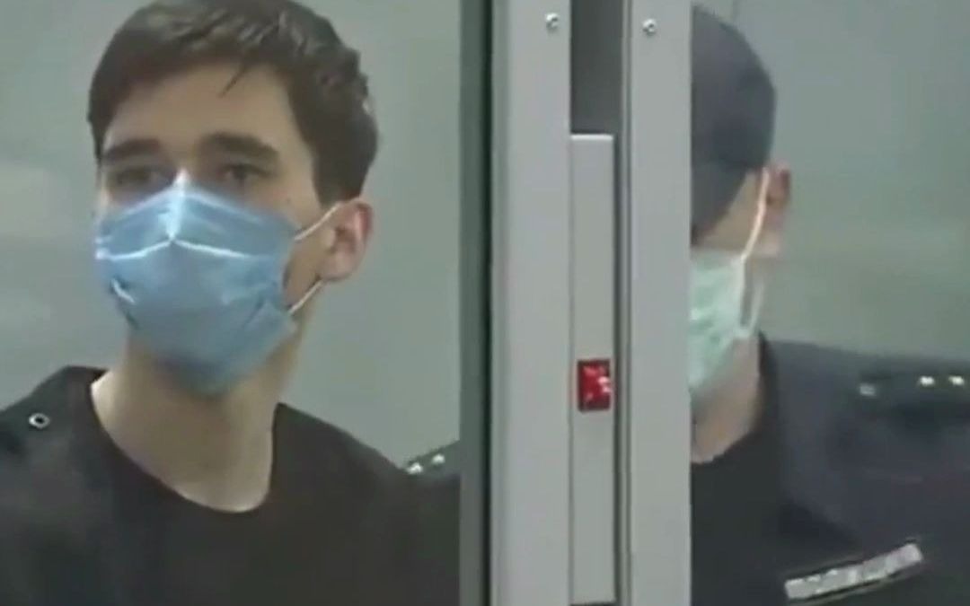 俄罗斯喀山校园枪击案凶手到达法院将接受审判,战斗民族动作够快