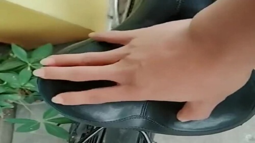 这自行车座为什么这样设计,我实在是看不懂!