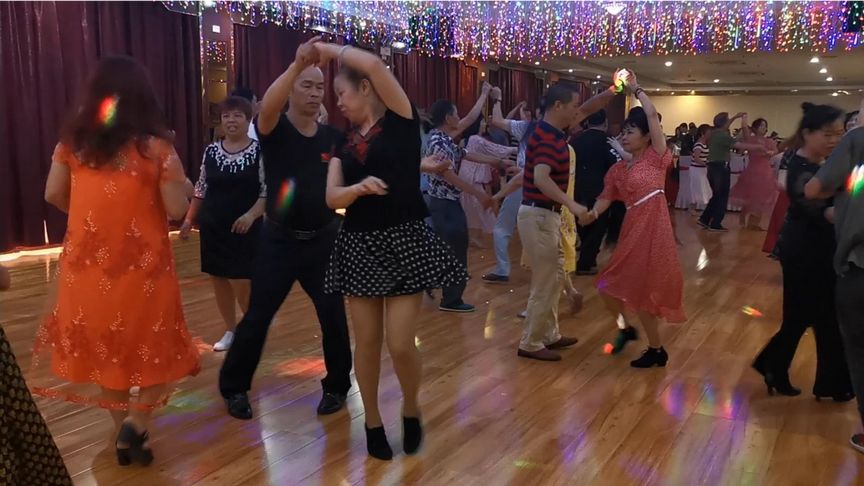 勇敢勇敢我的朋友,就算明天没有彩虹,阳光总会在风雨后。