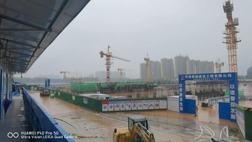 瓮涧河第一次洪峰后的工地,悲惨啊。