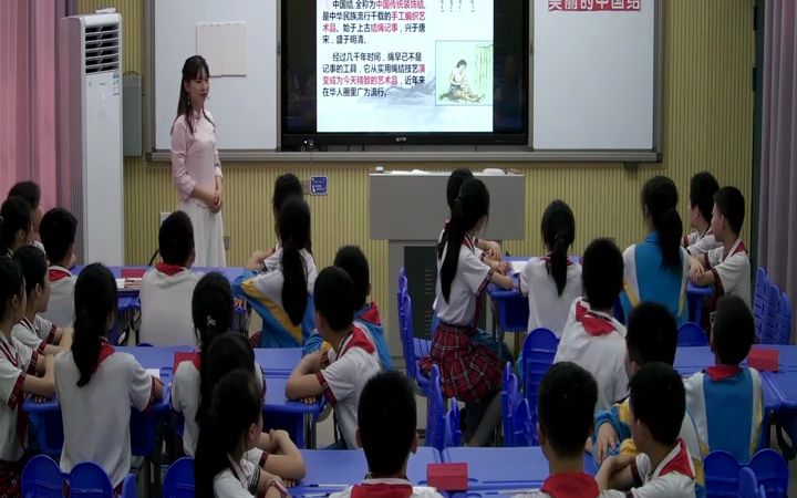 【看完整视频请关注】250小学综合实践活动《美丽的中国结》优质课...