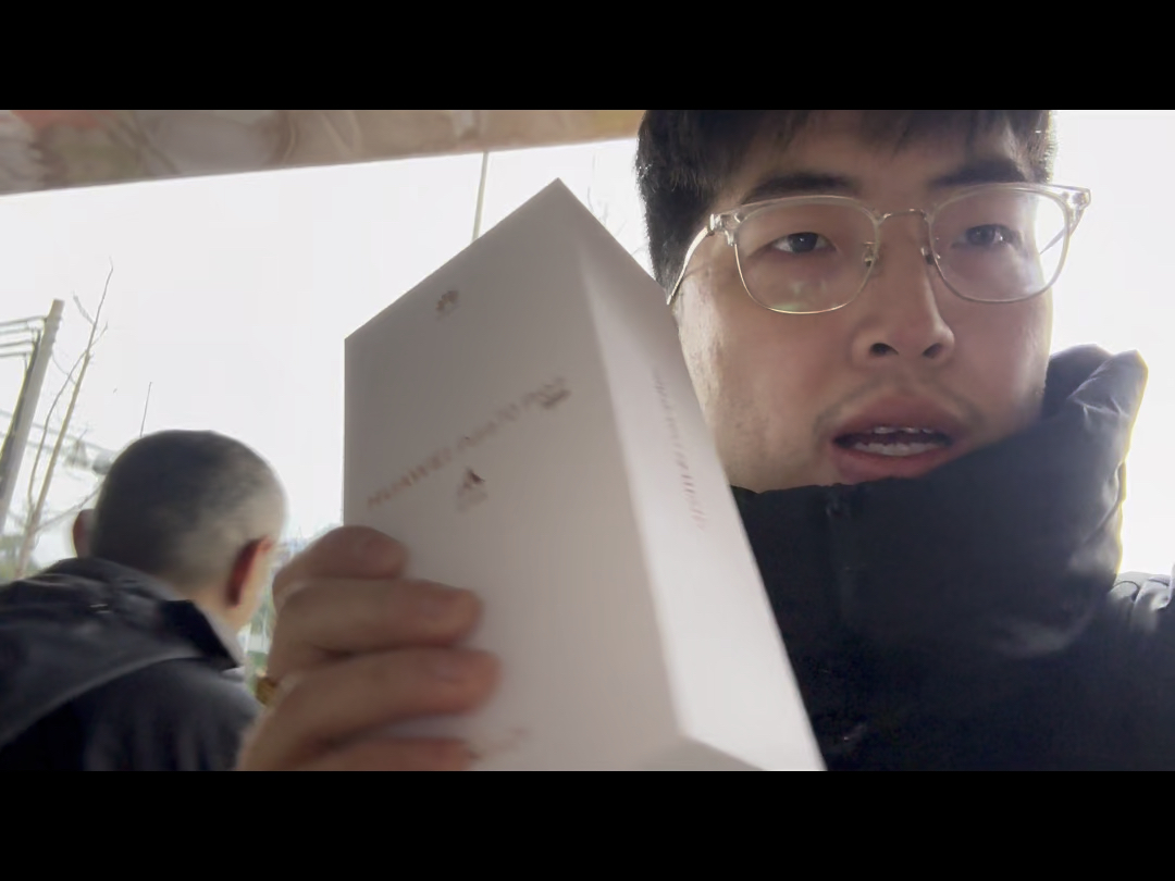 ...塑封看了一下,扣100块钱。宁波全新华为手机未激活未使用未插卡的哪