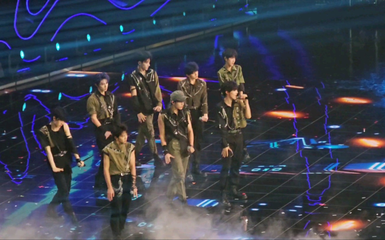 TF家族三代演唱会大连场《跨时代+火力全开》舞台直拍