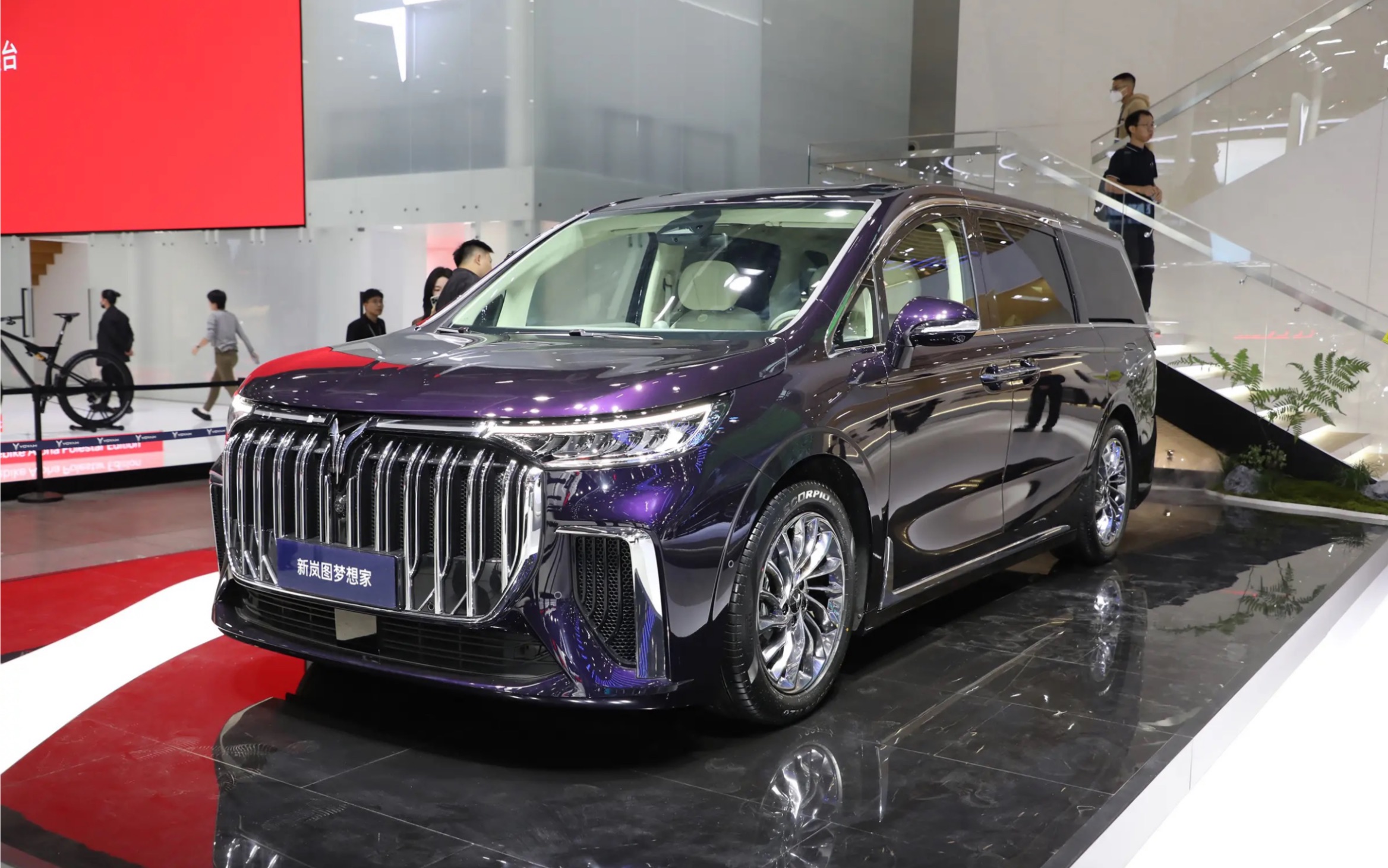 236公里纯电续航的混动MPV岚图梦想家,元宵节有优惠