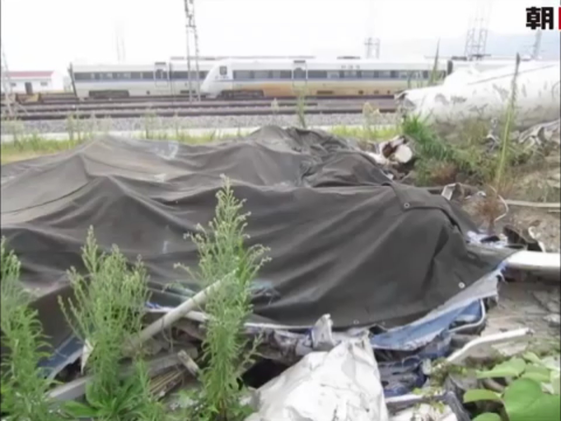 ...的723事故车?)事故一年后在温州南站附近发现了D301的残骸和D...