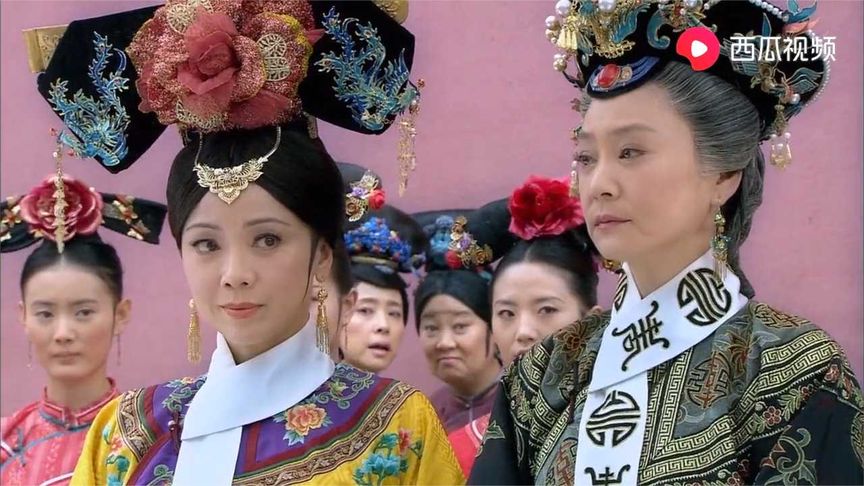 新还珠格格:皇上微服出巡带着三个漂亮的丫头随身伺候,真是幸福