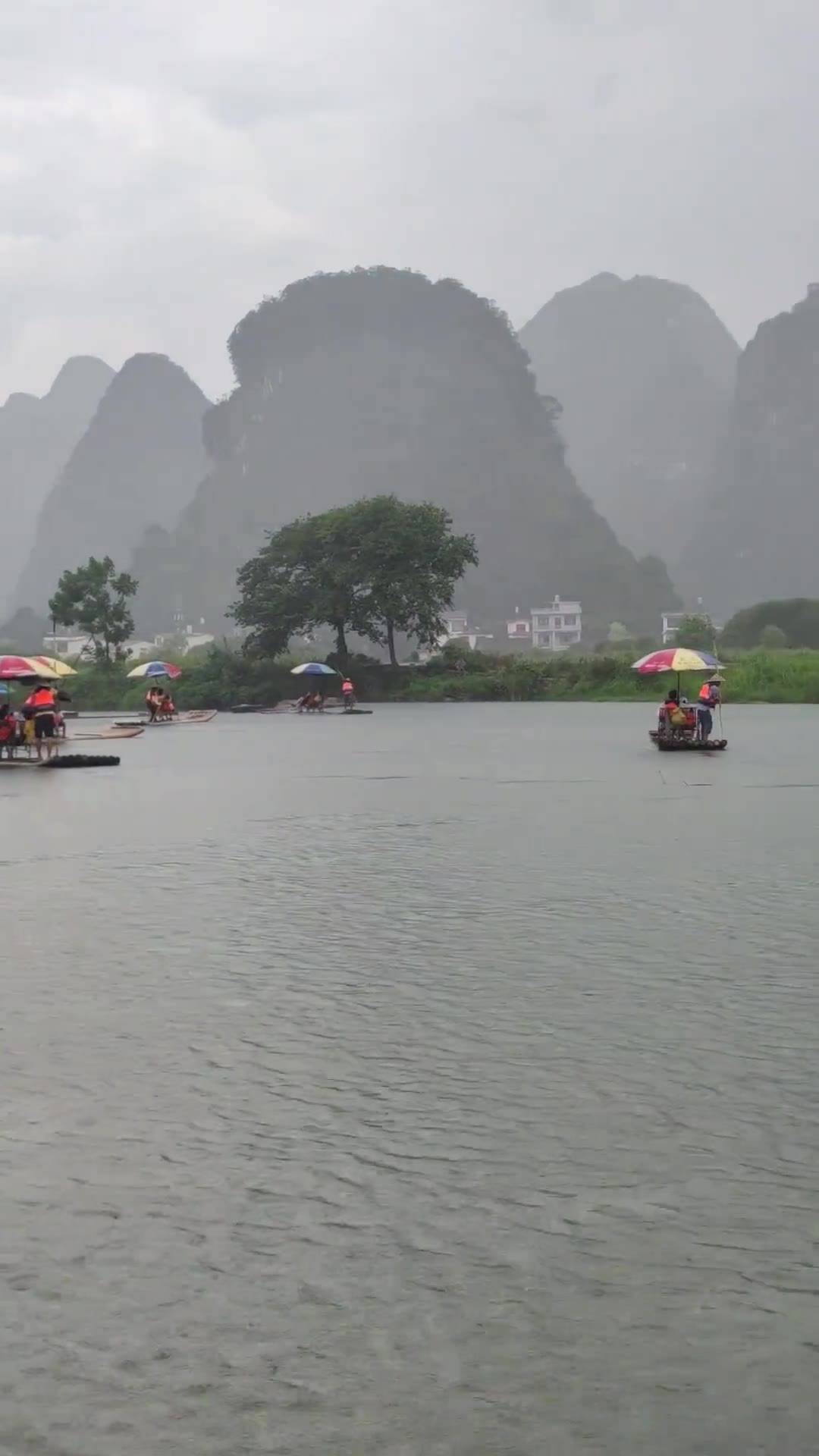 桂林山水#乘船才能看到的桂林山水美景
