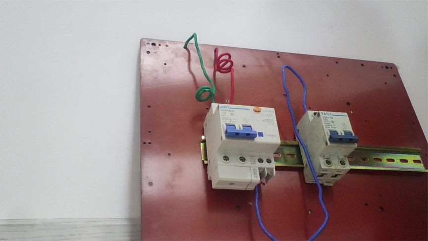 空气开关漏电保护器接法(万事不求人,小电工)