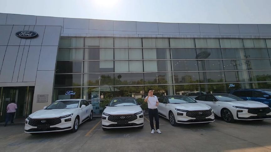 2022款蒙迪欧四个配置的外形区别,我们去看一下实车