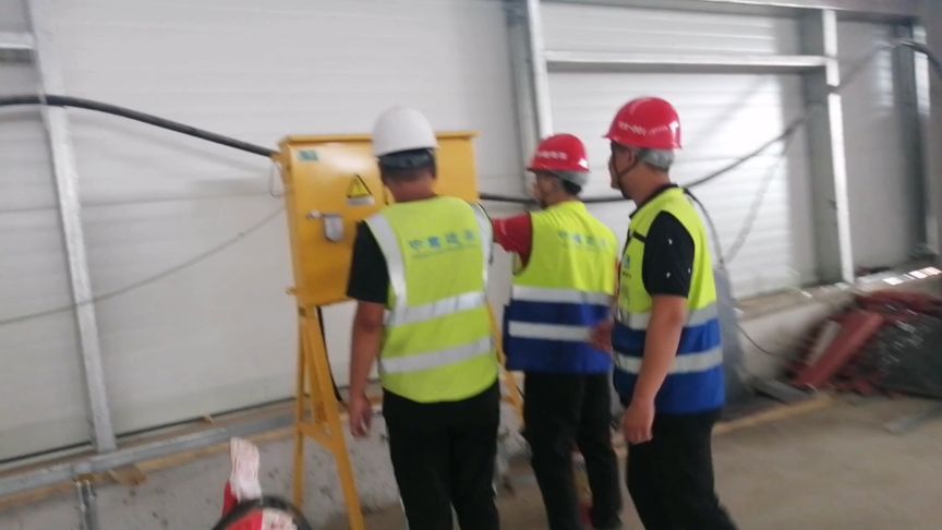 今天上午我们现场检查临时用电,你猜我们查到了什么?