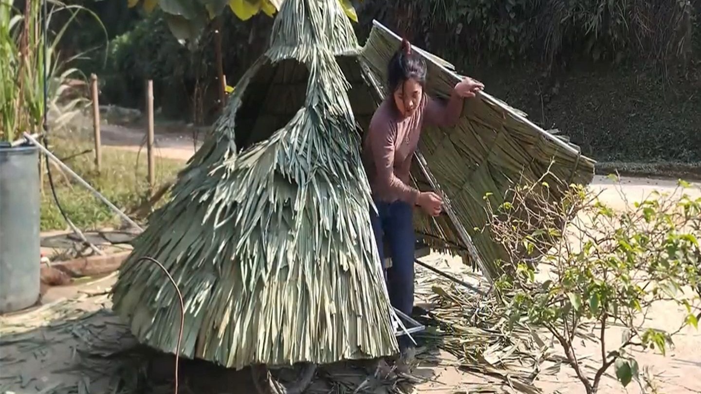 美女这番手搓电三轮的巧妙制作真是让人刮目相看,简直创意又独特