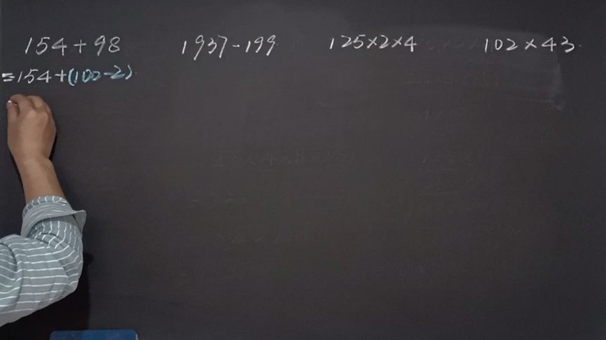 四年级数学下,简便计算乘法分配律练习题讲解