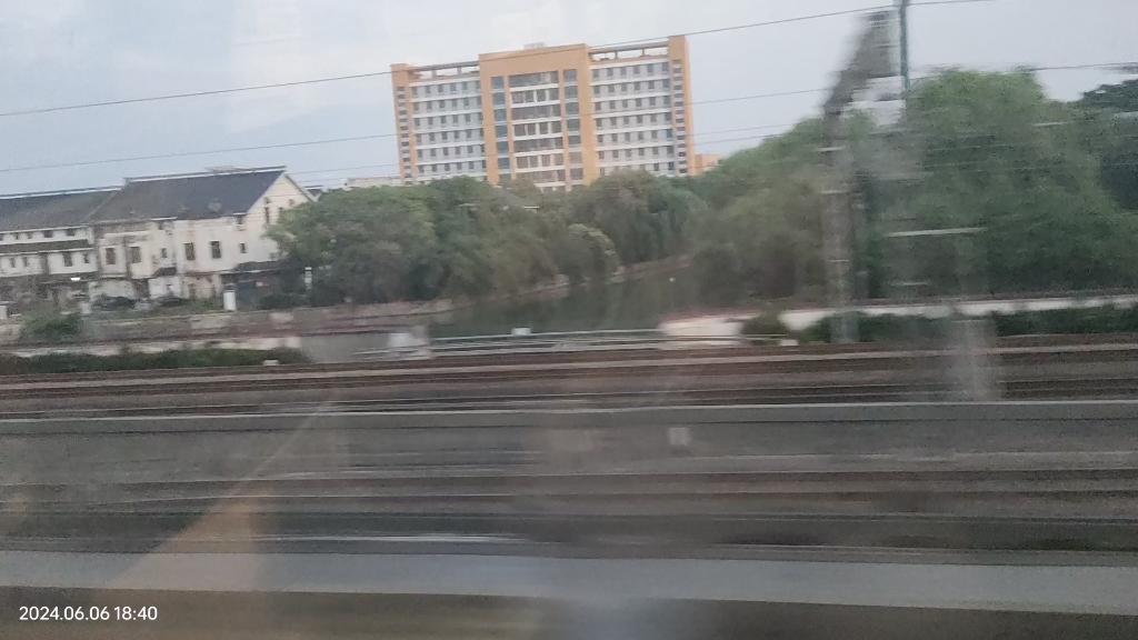 G7083次列车(无锡站-上海站)右侧展望