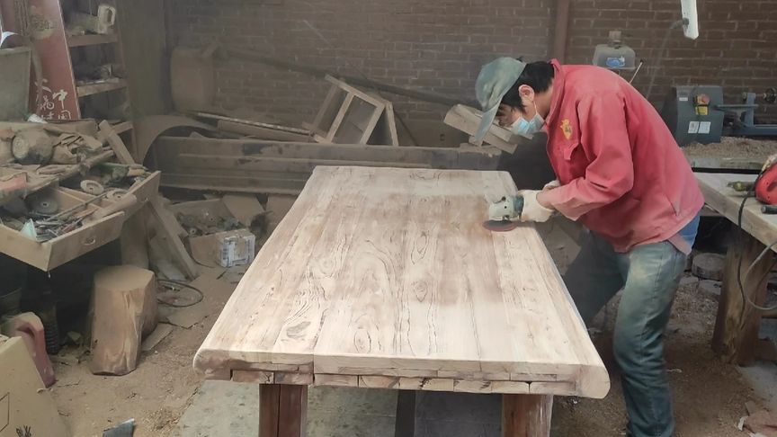 本着修旧如旧将破就破原则,修复一个工厂化老榆木茶桌