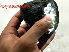 翡翠原石色料皮壳下的藓