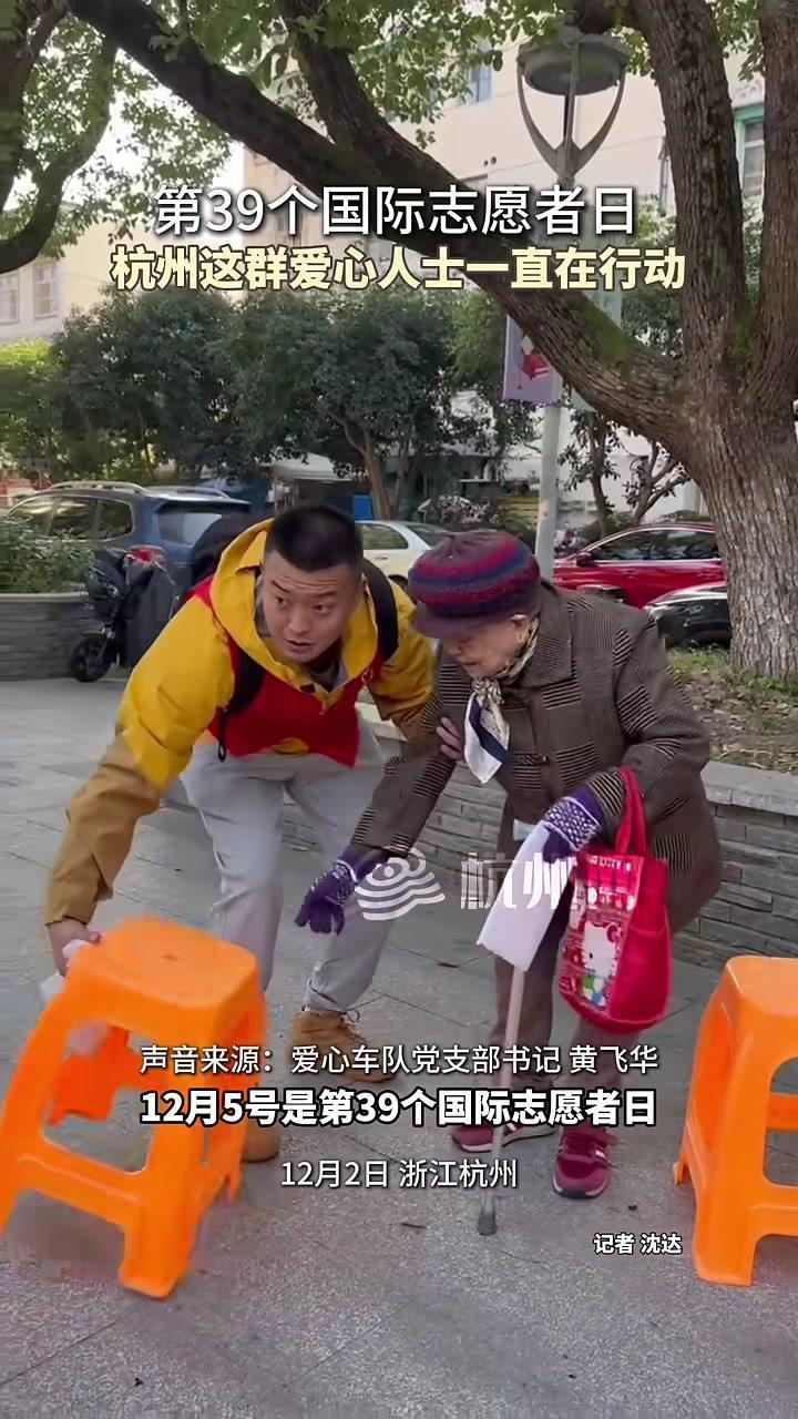 ...为居民理发、磨剪子、修鞋、修拉链、修电动车……#黄飞华爱心车队