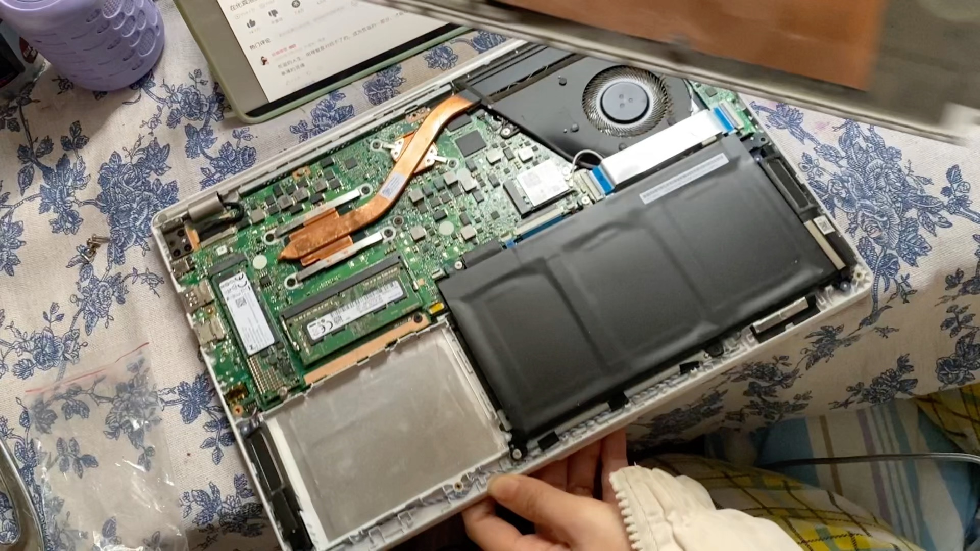 自己动手换华硕电脑s4300u电池,电池充不进电,显示0%,拔掉电源就关机