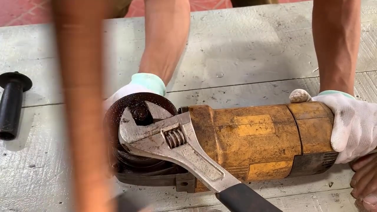 得伟DEWALT角磨机维修翻新