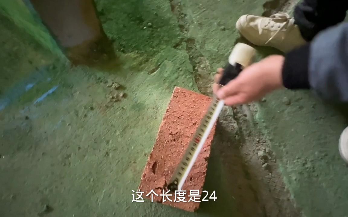 小砖砌墙有三种规格,横砌竖砌尺寸各不相同,瓦工按要求合理运用