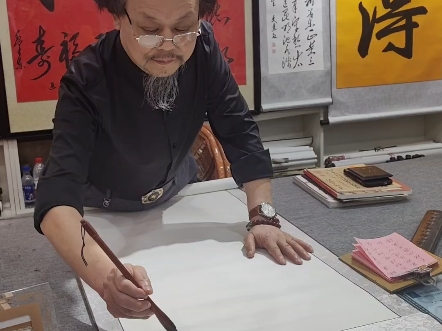 书法大师展示绝技~【笔走龙蛇】