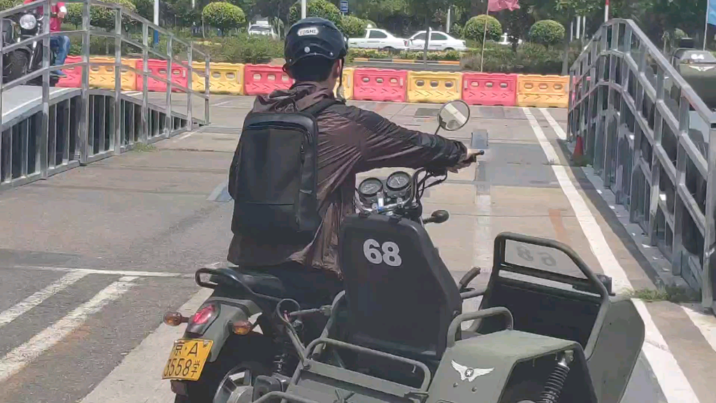 三轮摩托车过单边桥 北京东方时尚驾校