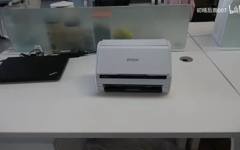 爱普生570W 展开与放纸