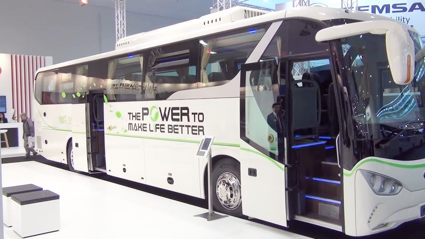 土豪订购的比亚迪C9纯电动客车,打开车门后才知道什么叫中国制造