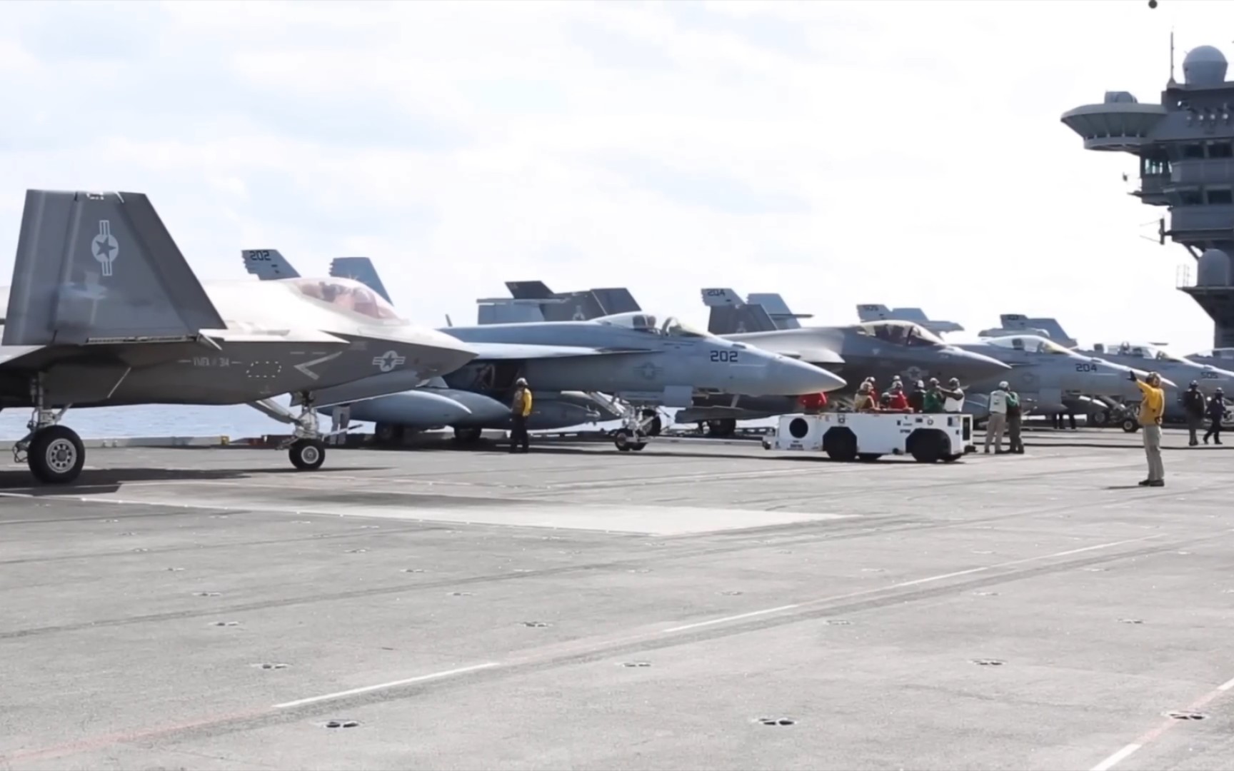 美国海军亚伯拉罕·林肯号核动力航母