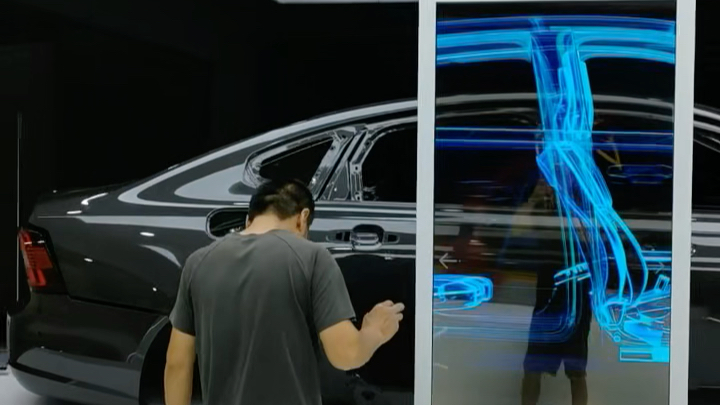 oled透明屏滑轨展示,助力比亚迪新款海豚上市!#oled透明屏 #多媒体...