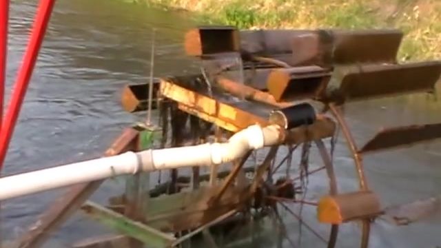 农村简易水车,不需要人工不需要电,自行车轮直接利用水流取水