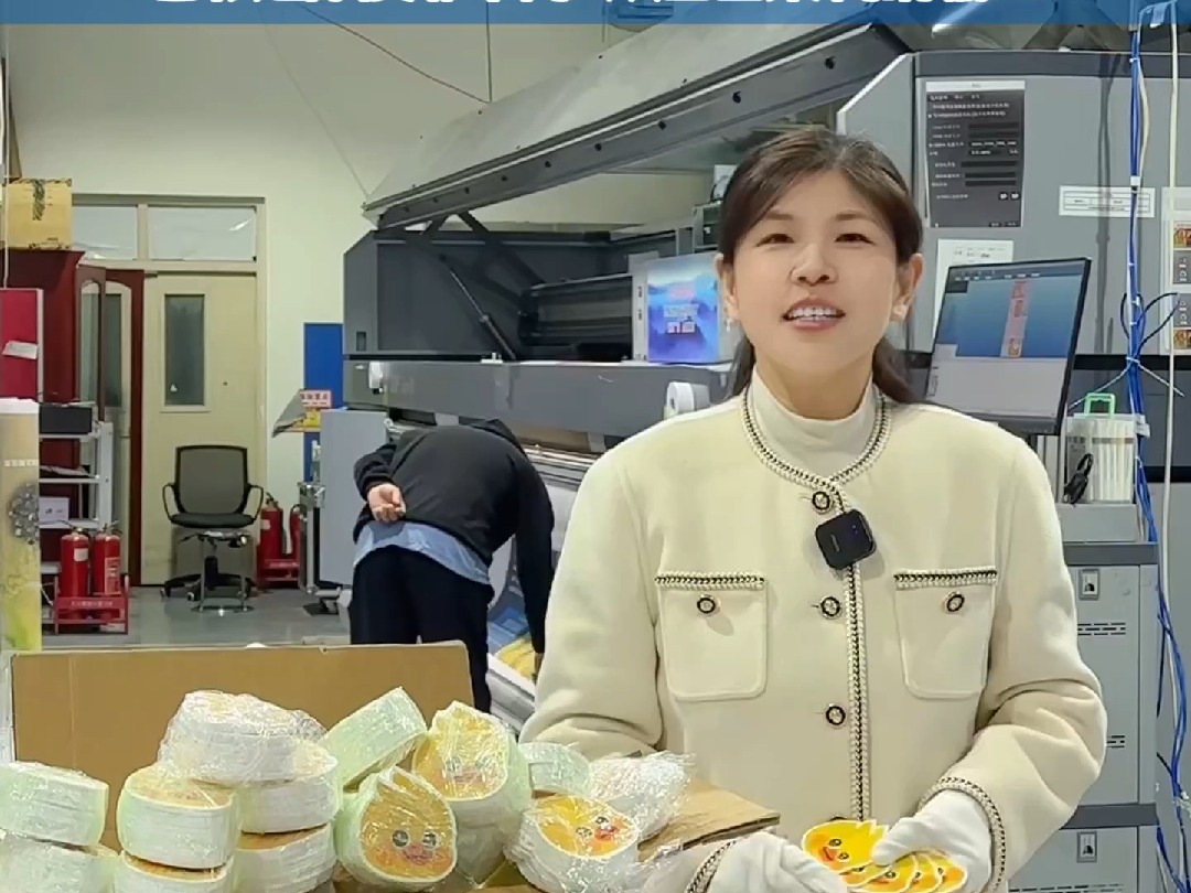 一块亚克力通过双面UV喷绘后的宣传效果!