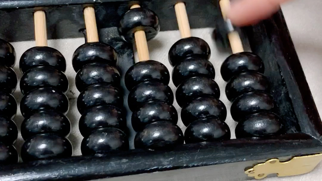 还记得怎么打算盘吗