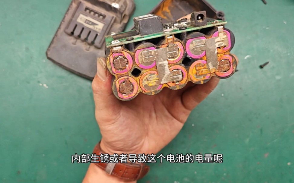 锂电池进水生锈太严重还能修复吗?希望主板正常别翻车!