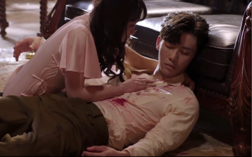【男主角受伤吧】男主后背中枪,卒…背对没死透的敌人,热情亲吻…