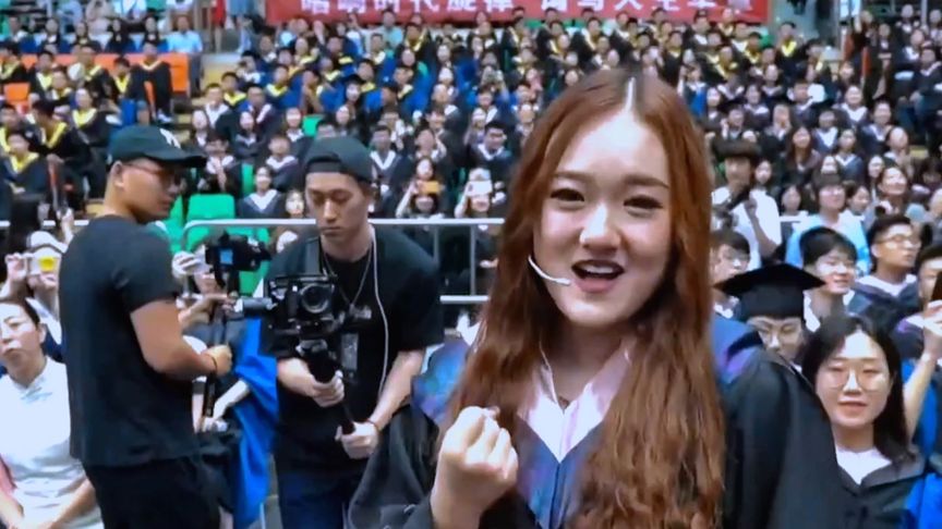 青岛大学2019届毕业典礼演唱会完整版 一首《起风了》点燃全场!