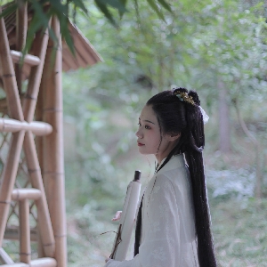 左伊吖老师 