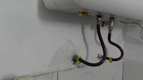 你不知道的卫生间漏水维修方法快速维修水管漏水