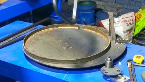 弯管机弯管太给力了,这个机器用起来可真方便,农村里的机器就是方便