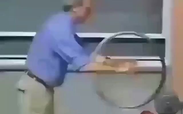 角动量守恒与火箭姿态调整