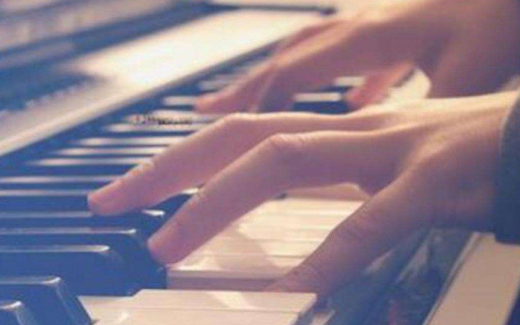 当一个弹了10多年钢琴的菜鸡去即兴18分钟会发生什么…