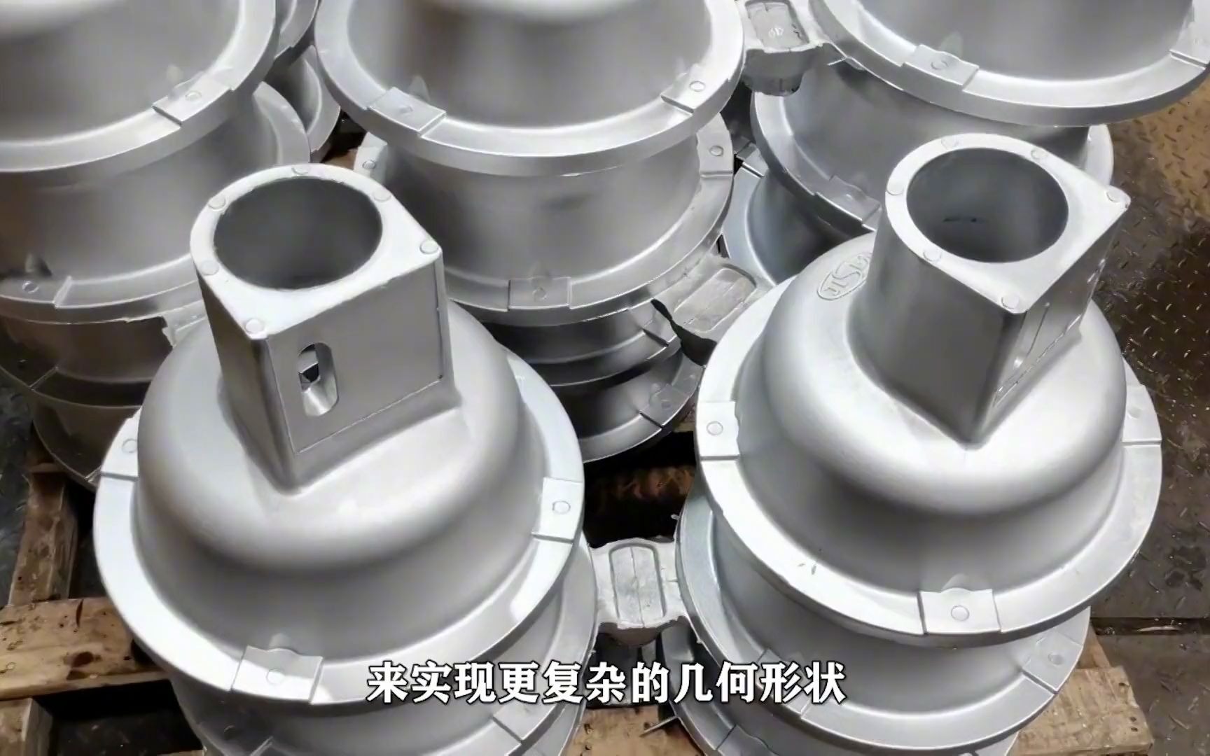 什么是低压铸造?熔化的金属往上流,难得一见的现象发生了