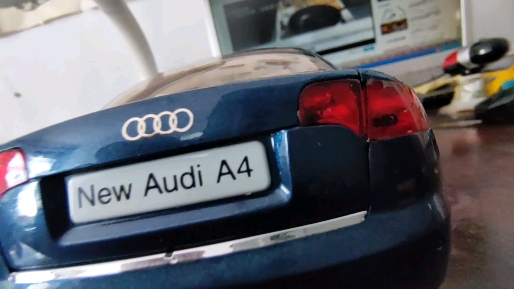破车——2006 B7 奥迪A4汽车模型1:18国产原厂【得舍评测】