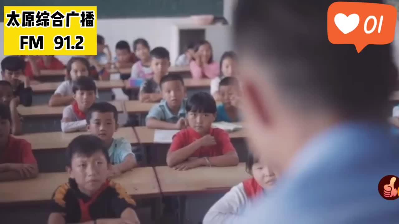 ...民警课堂上一脸严肃讲毒品危害,毒贩阴险凶残,小学生提问:你怕不怕...
