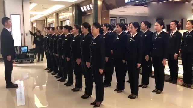 第一天去上班,看他们开早会的模式,我吓到了