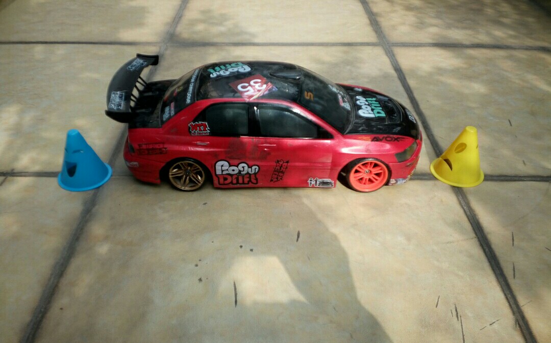 RC模型车樱花D4后驱漂移车漂圈挑战,原厂胎,进入头文字D的基础,...