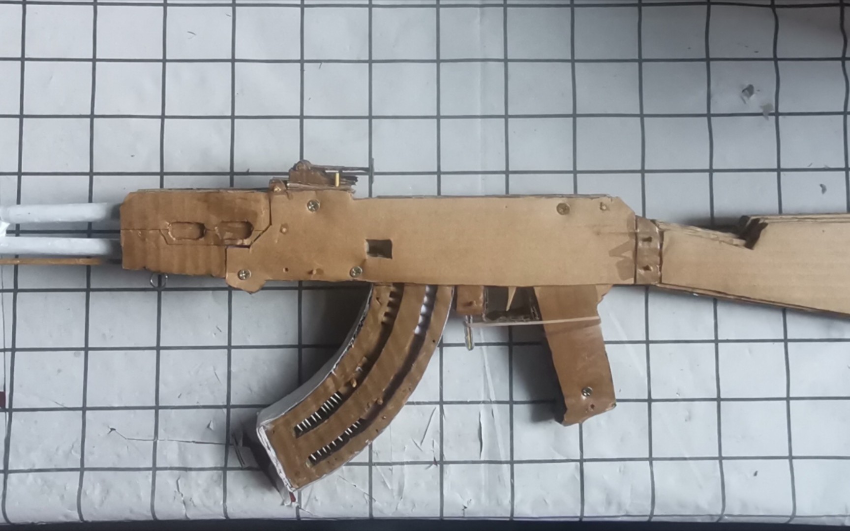 自制纸板AKM步枪(安全无害玩具枪)